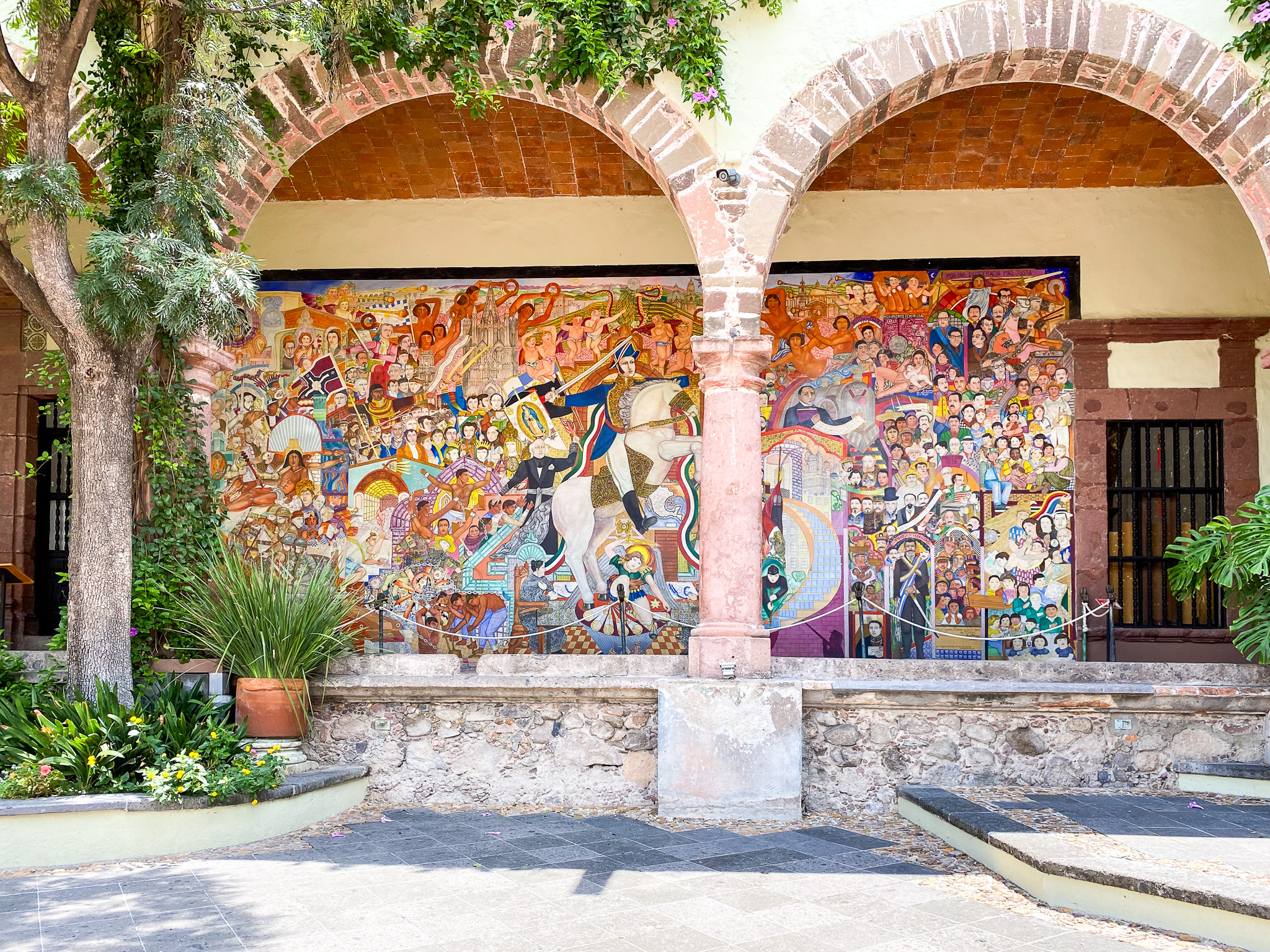 Los Murales de San Miguel - Local SMA Guide by Bendita